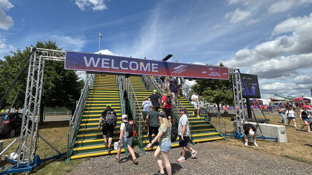 Case: Smart Crowd Communication at Silverstone F1 🏎️ | CrowdCows ...